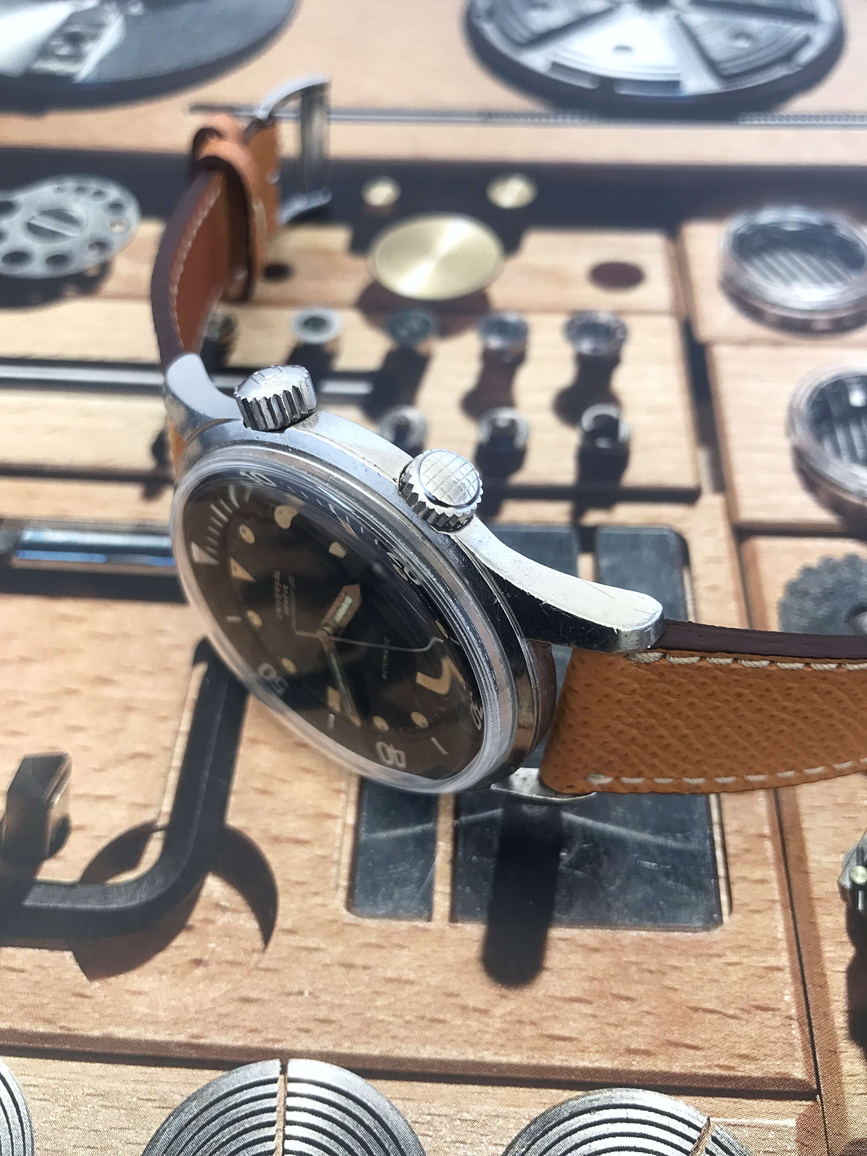 watchsteez.com – vintage universal genève polerouter sub super ...