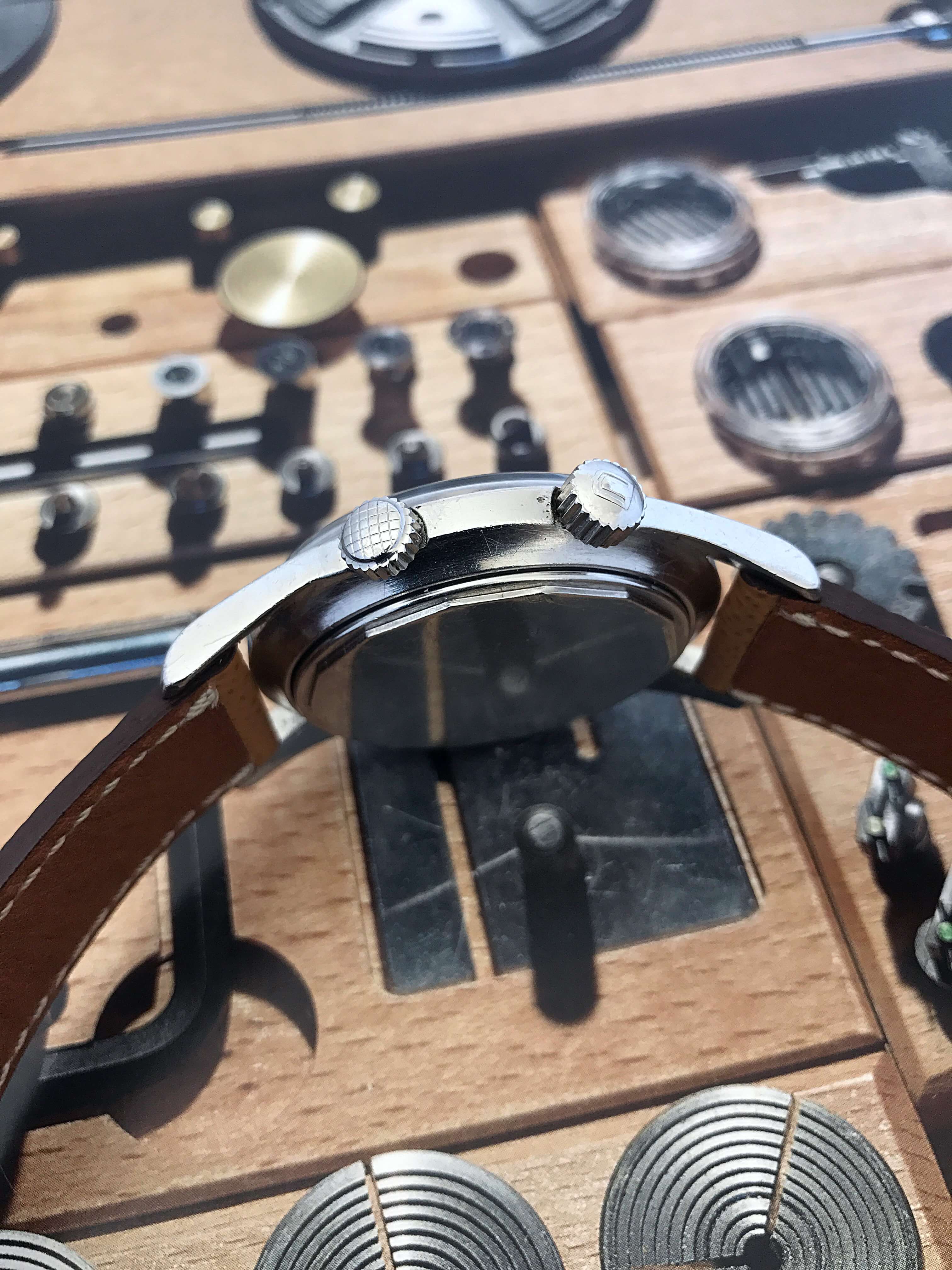 watchsteez.com – vintage universal genève polerouter sub super ...